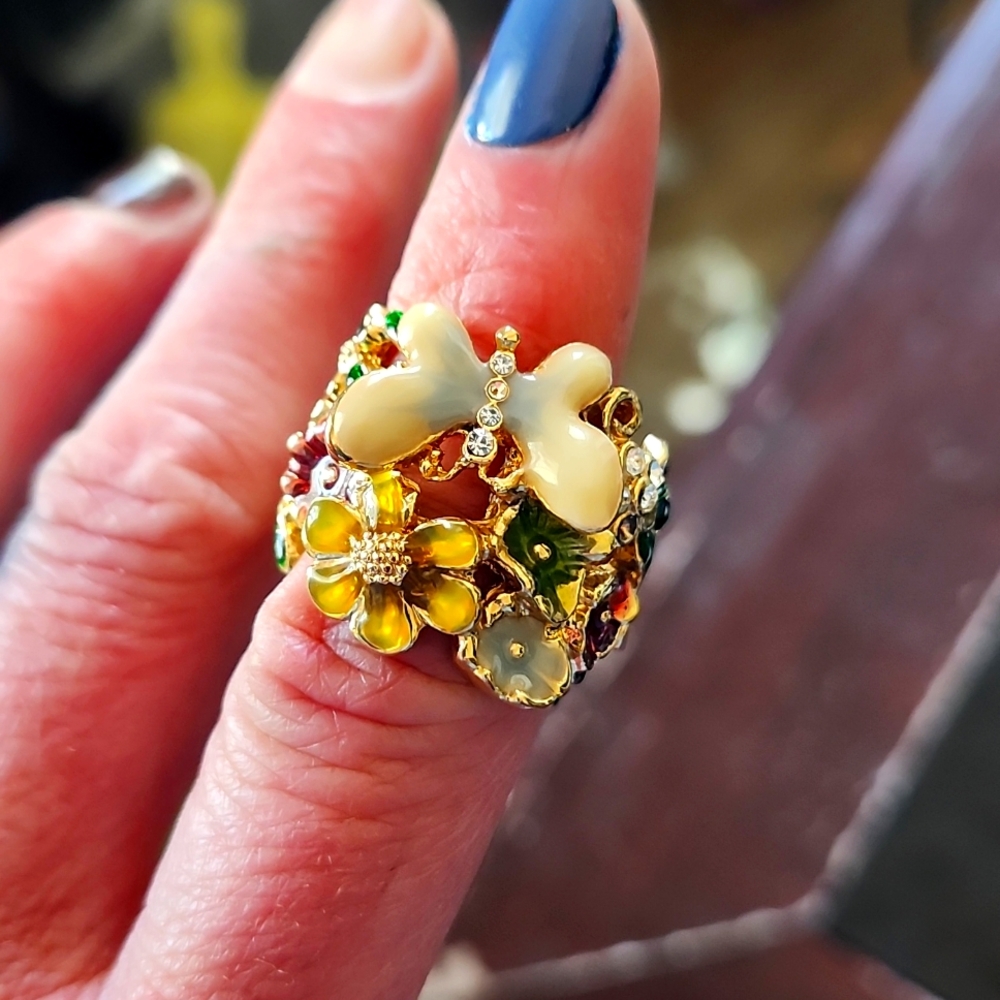 14k Ring Gorgeous Gold Design With Floral Bouquet - Gem